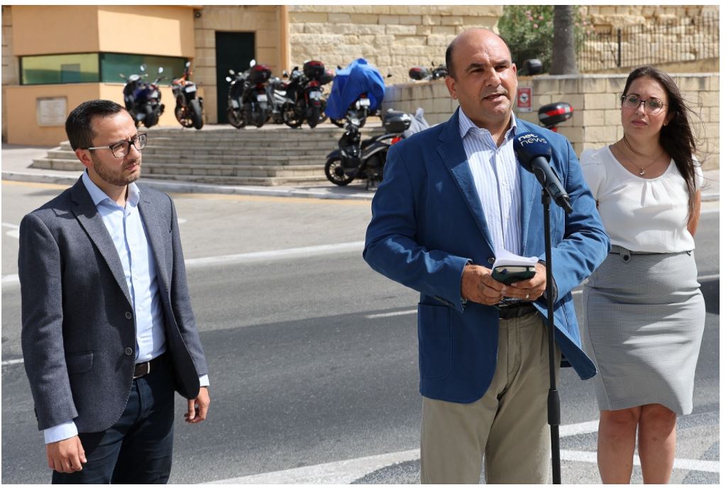 Ikompli jiżdied l-inkwiet fil-PN kontra Bernard Grech